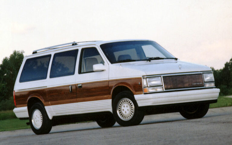 Chrysler Minivan Generations: Through the Years - Carsforsale.com®
