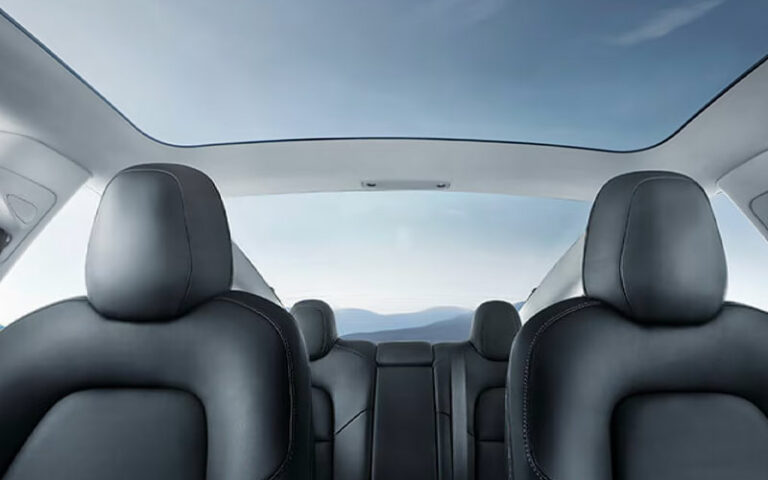 What's the Difference Between a Sunroof and Moonroof? - Carsforsale.com®