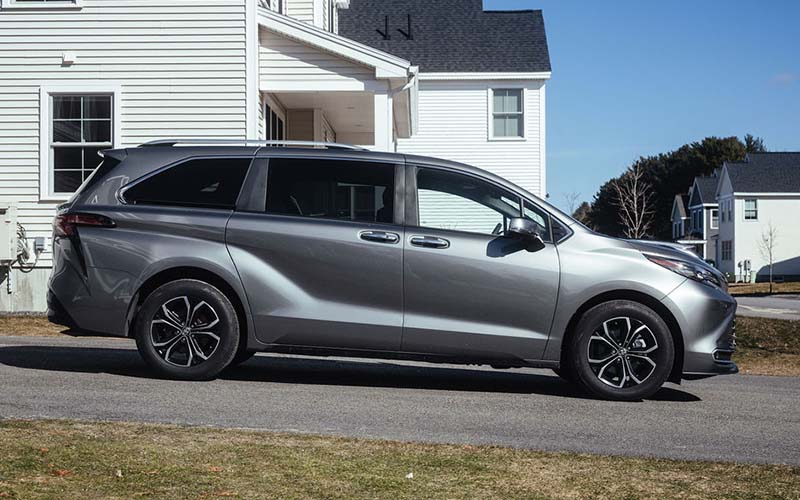 Hands-On With the 2026 Toyota Sienna - Carsforsale.com®