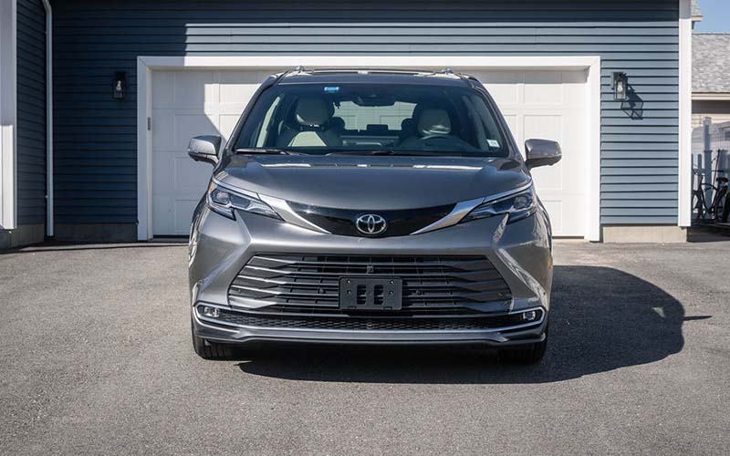 Hands-On With the 2026 Toyota Sienna - Carsforsale.com®