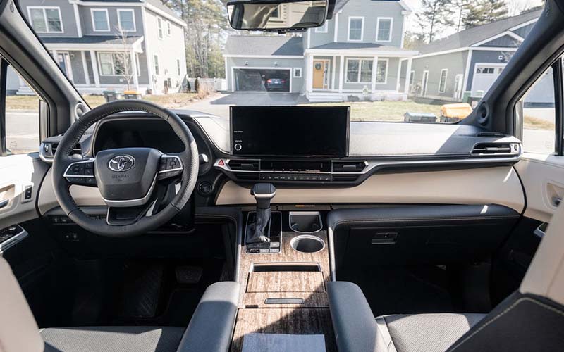 Hands-On With the 2026 Toyota Sienna - Carsforsale.com®